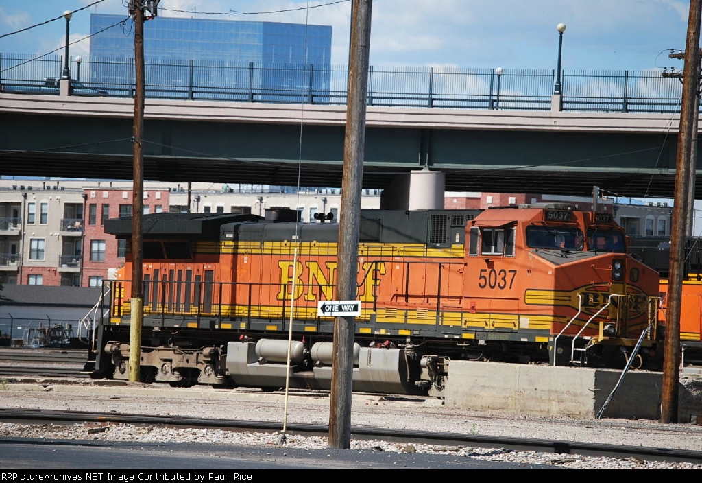 BNSF 5037